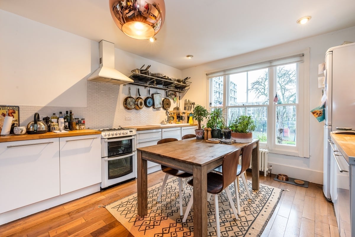 Flat to rent St James's Crescent, Greater London | rentaroof