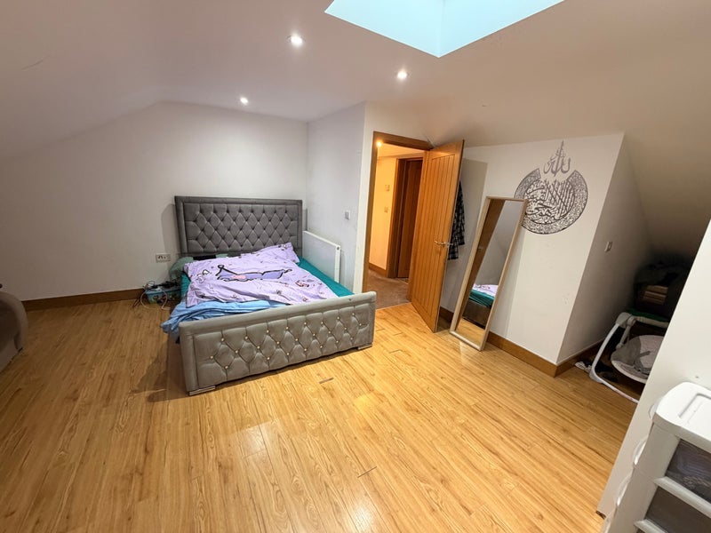 Flat to rent Quebec Road, Greater London | rentaroof