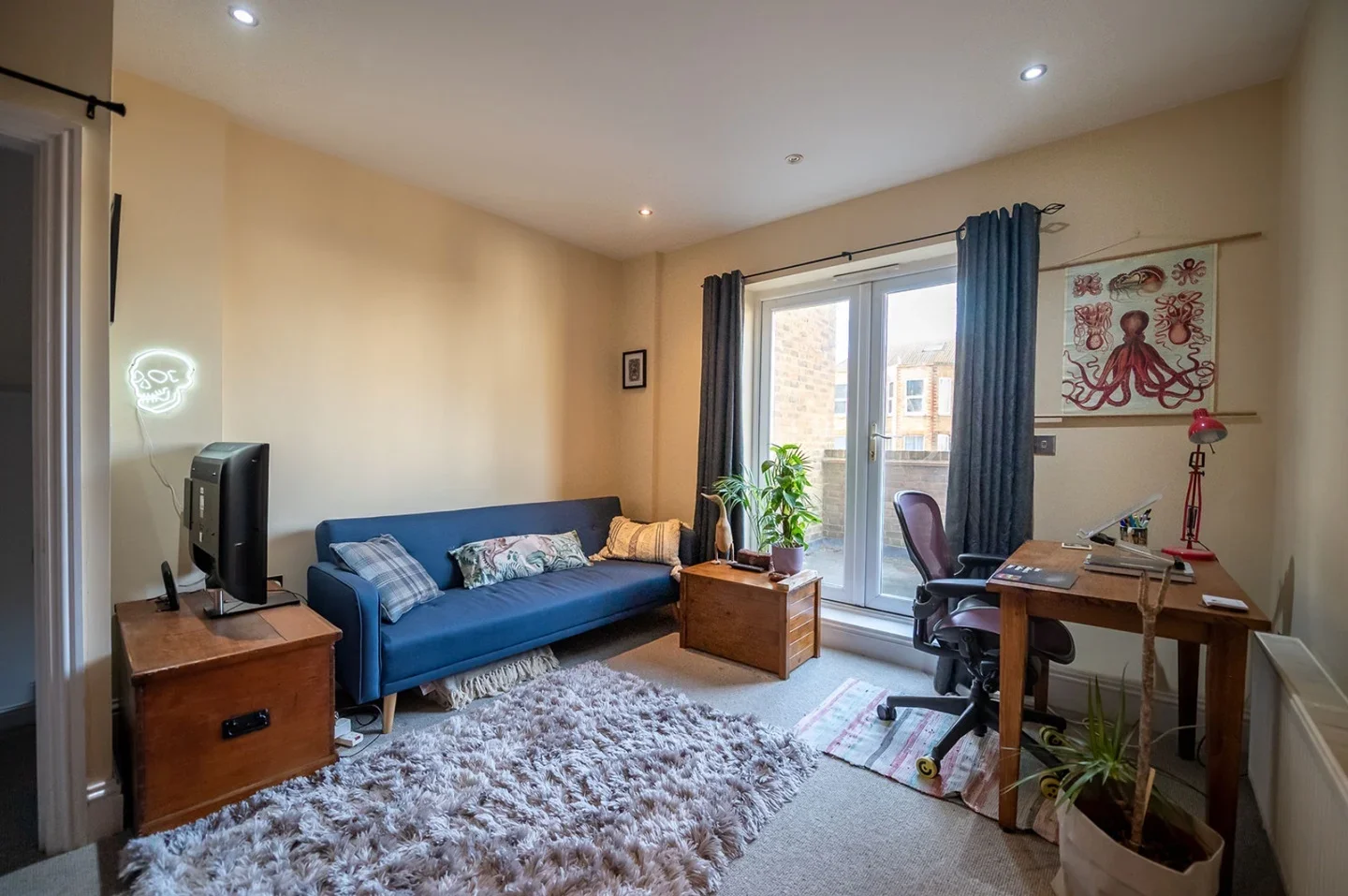 Flat to rent Dalby Square, Thanet | rentaroof