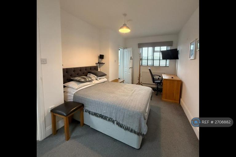 Flat to rent Carlisle Street, Barrow-in-Furness | rentaroof