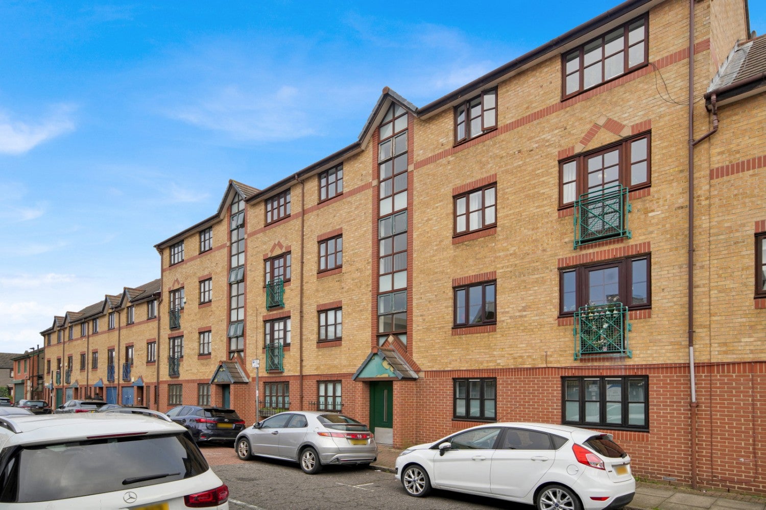 Flat to rent Stainsbury Street, Greater London | rentaroof