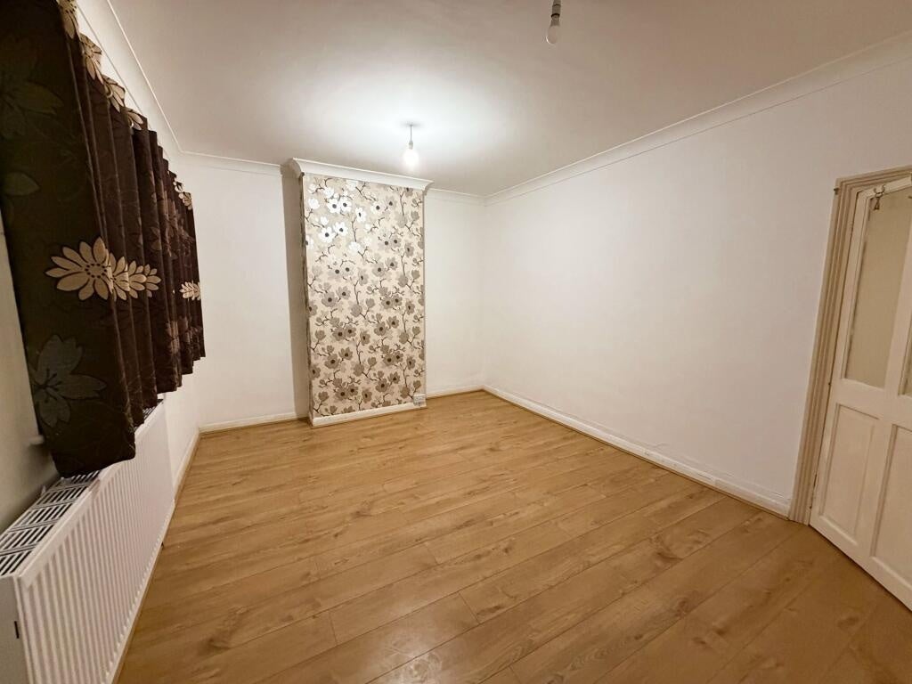 House to rent St Albans Avenue, Greater London | rentaroof