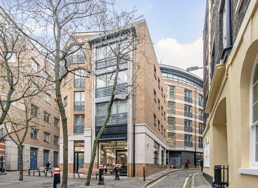 Flat to rent Black Friars Lane, City of London | rentaroof