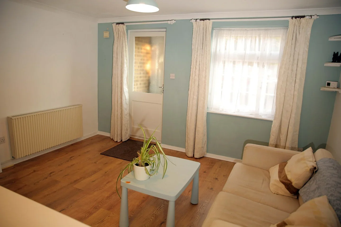 Flat to rent Manorside Close, Greater London | rentaroof