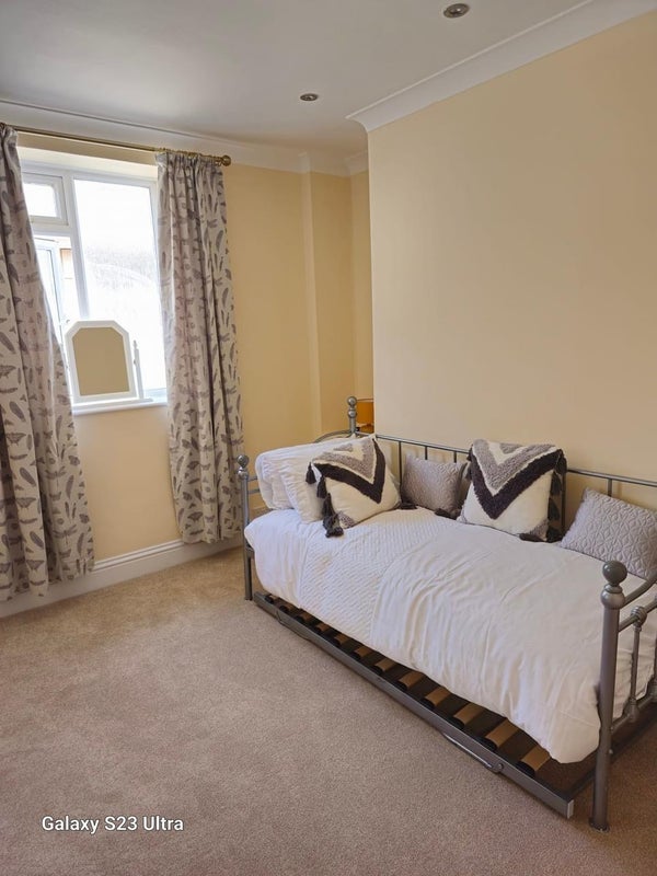 Room to rent Brean Down Avenue, Weston-super-Mare | rentaroof