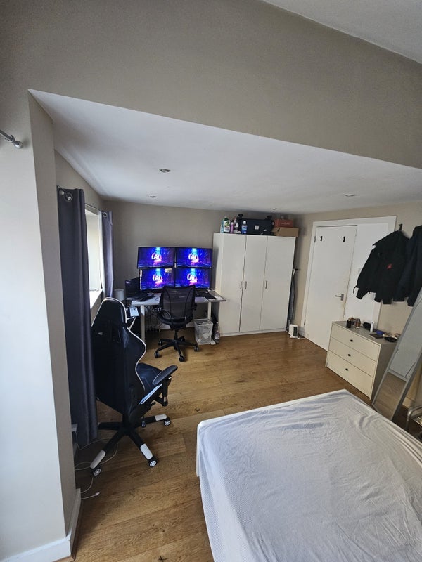 Flat to rent Fulham Road, Greater London | rentaroof