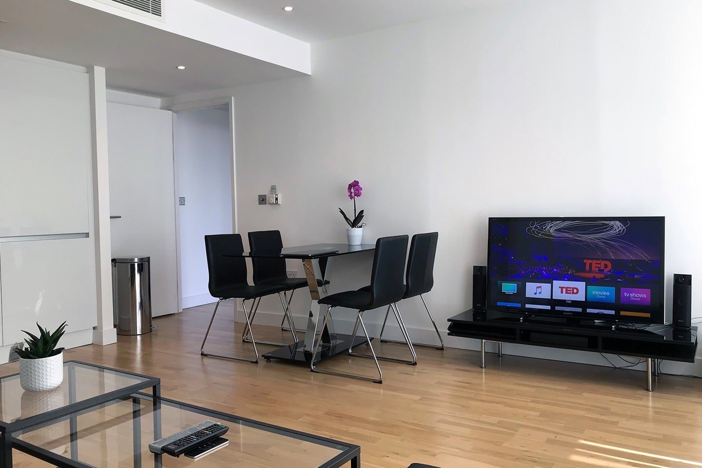 Flat to rent Marsh Wall, Greater London | rentaroof