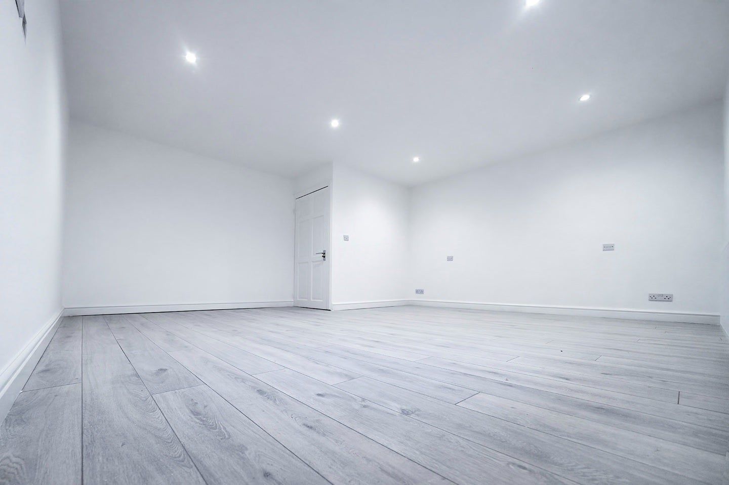 House to rent Moorside Road, Greater London | rentaroof