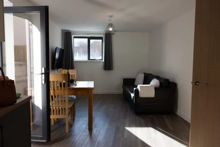 Flat to rent Queen Street, East Devon | rentaroof