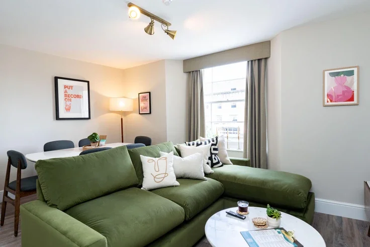 Flat to rent Cobbler Lane, Bristol | rentaroof