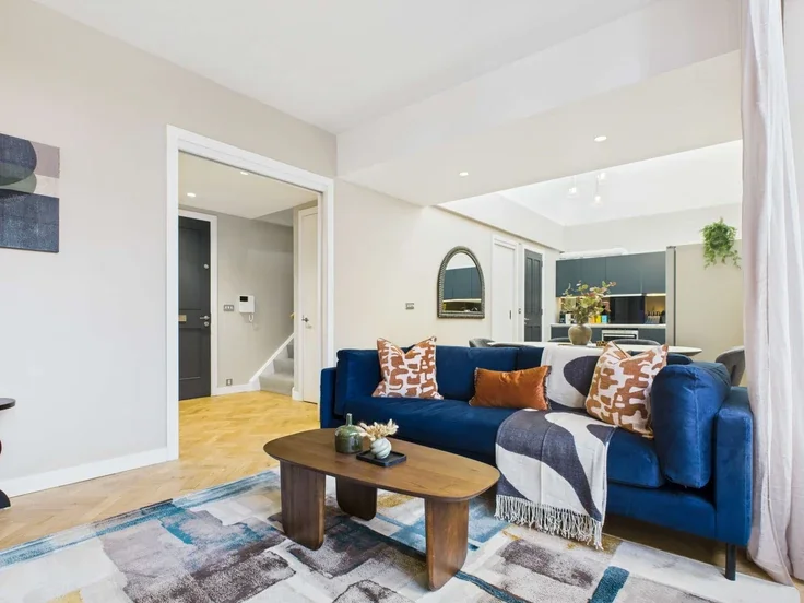 Flat to rent East Road, Greater London | rentaroof