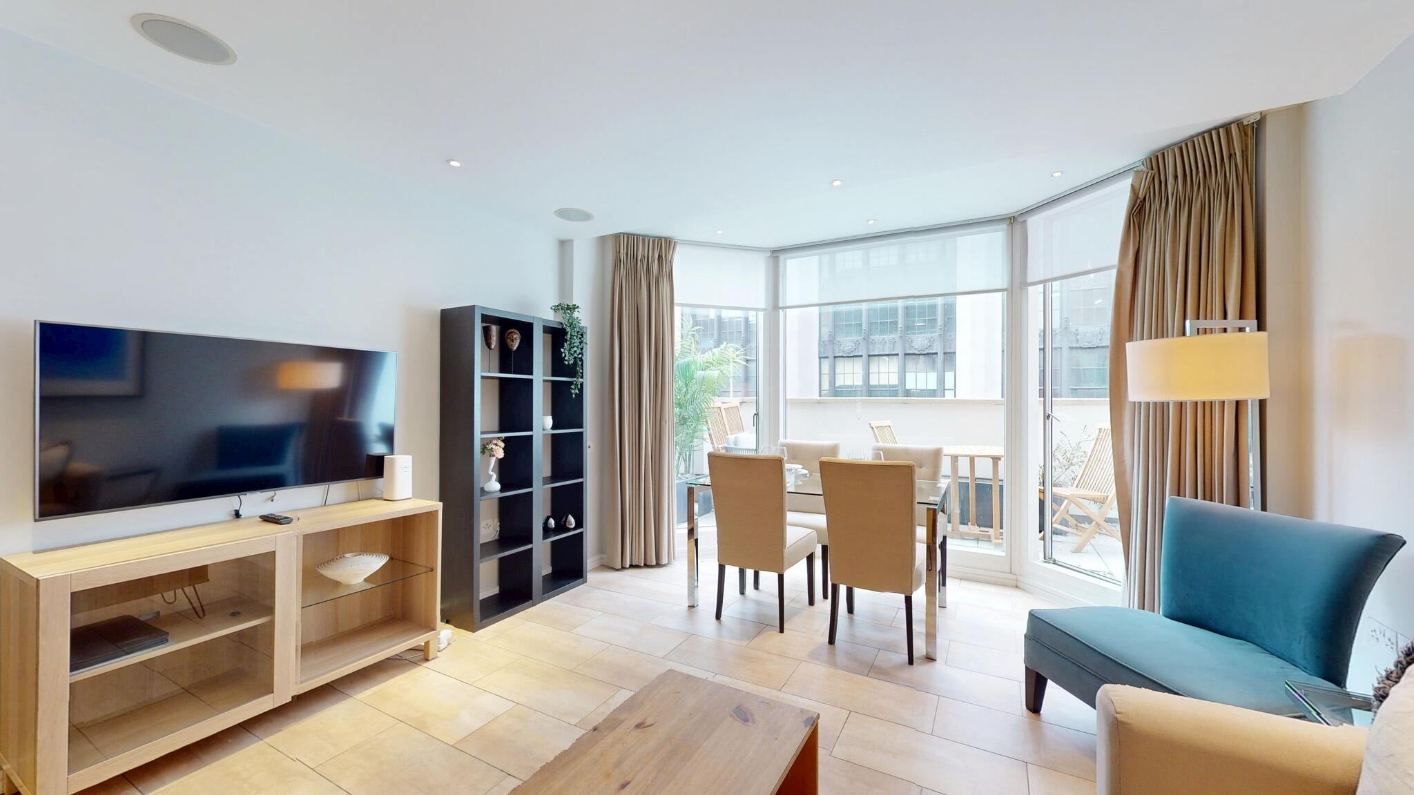 Flat to rent Young Street, Greater London | rentaroof