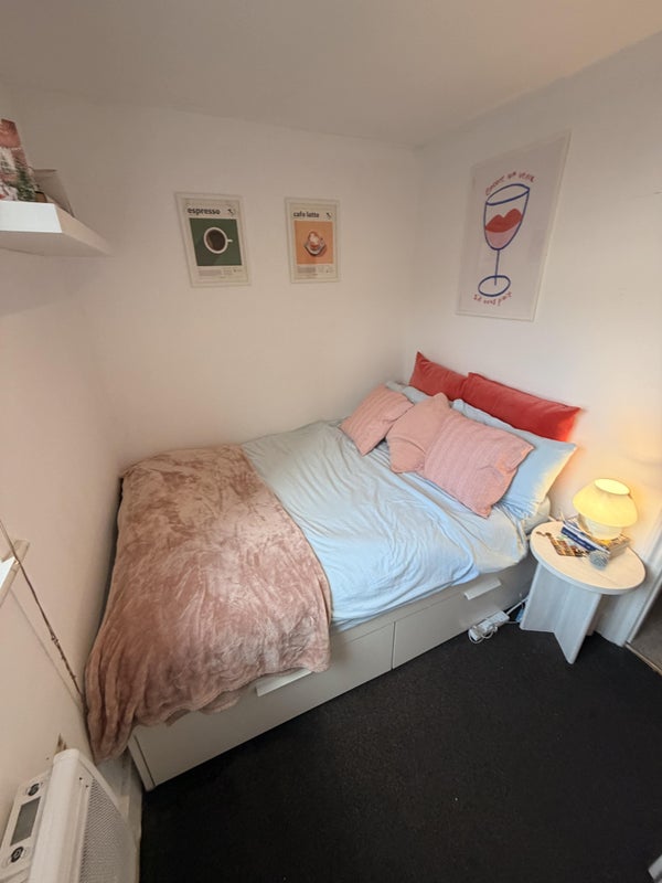 Flat to rent Munster Road, Greater London | rentaroof