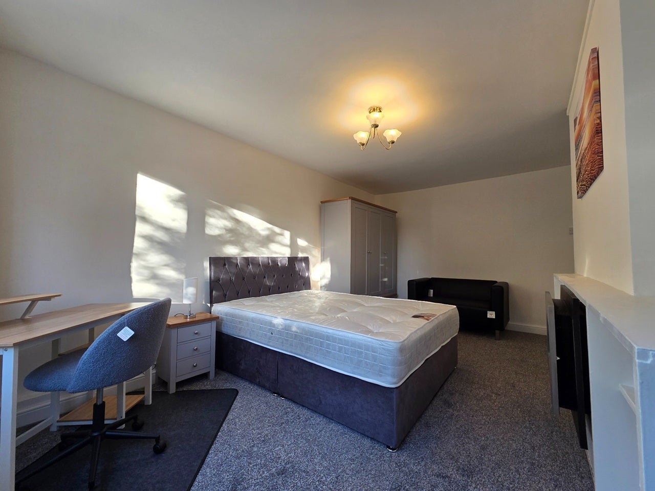 Flat to rent Wainford Close, Greater London | rentaroof