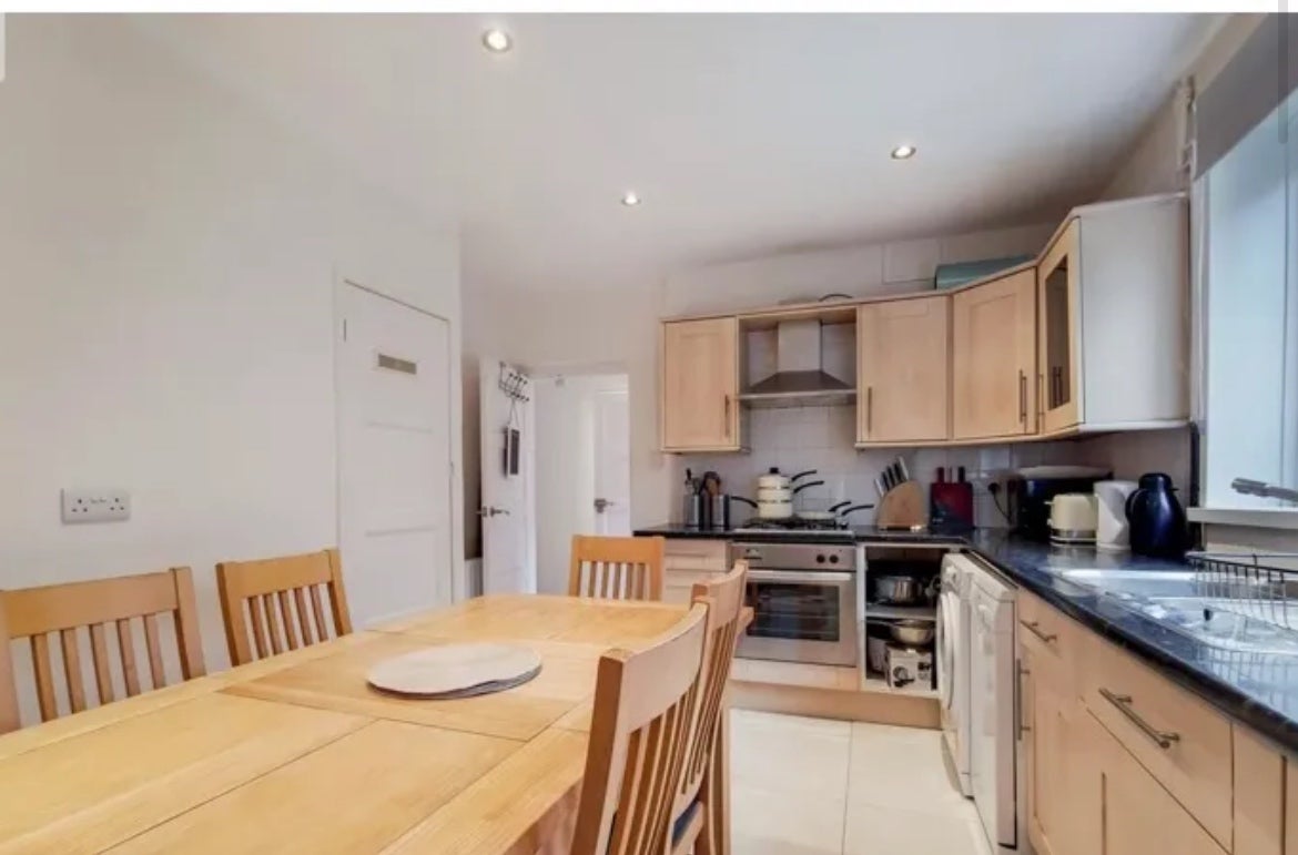 House to rent Blanche Downe, Greater London | rentaroof