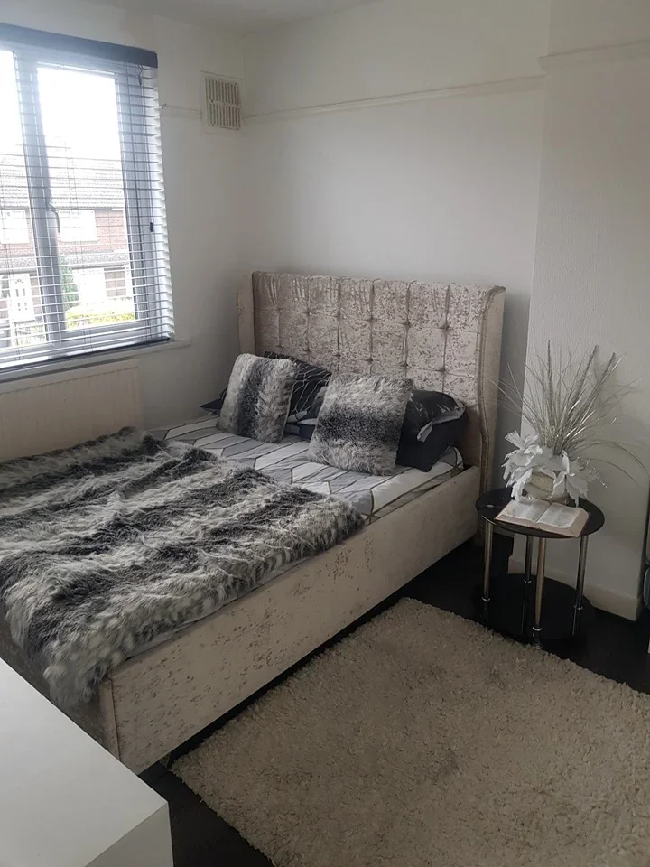Flat to rent Browning Road, Rochdale | rentaroof
