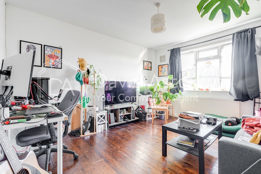 Flat to rent Leighton Crescent, Greater London | rentaroof