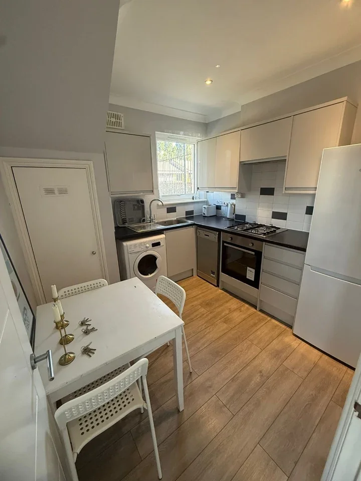 Flat to rent Brick Lane, Greater London | rentaroof