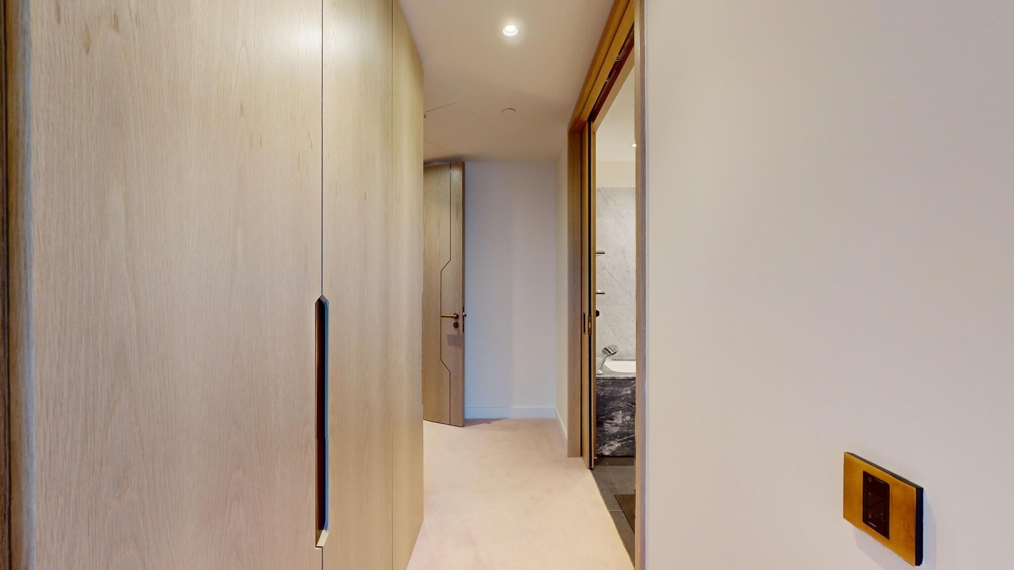 Flat to rent Battersea Park Road, Greater London | rentaroof