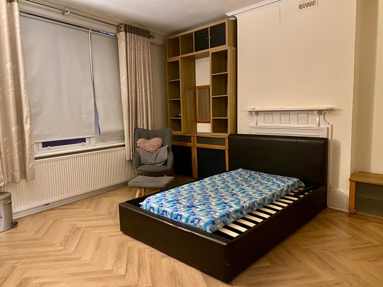 Flat to rent Streatham High Road, Greater London | rentaroof