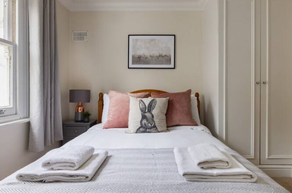 Flat to rent Gunterstone Road, Greater London | rentaroof