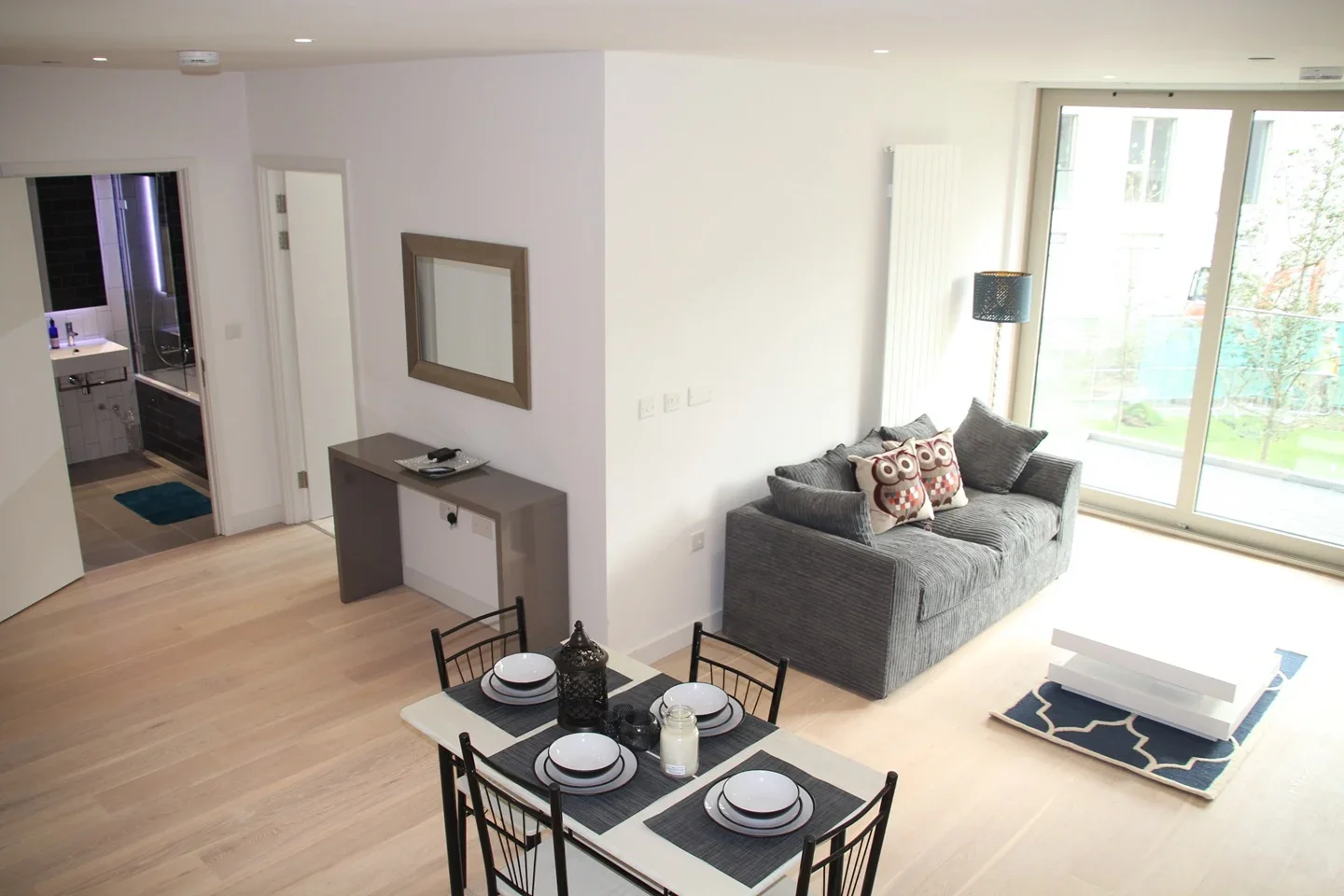 Flat to rent Admiralty Avenue, Greater London | rentaroof