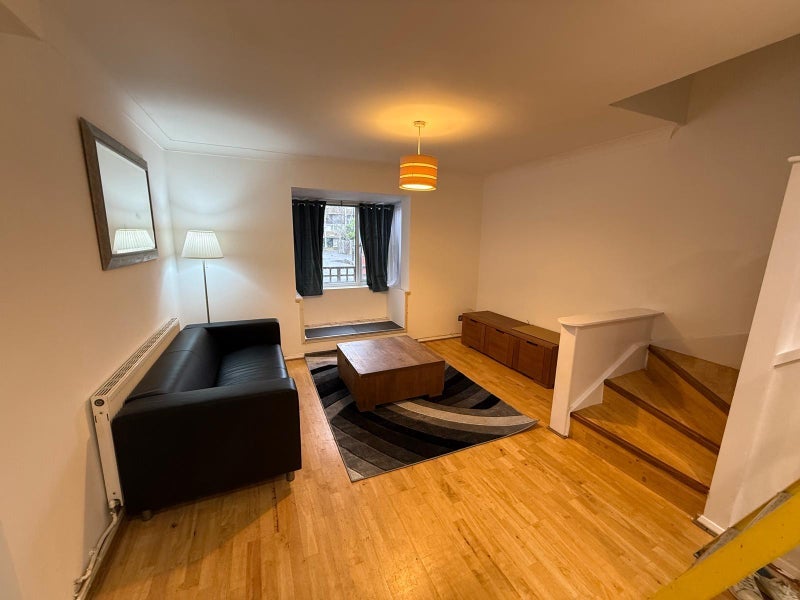 House to rent Oxley Close, Greater London | rentaroof