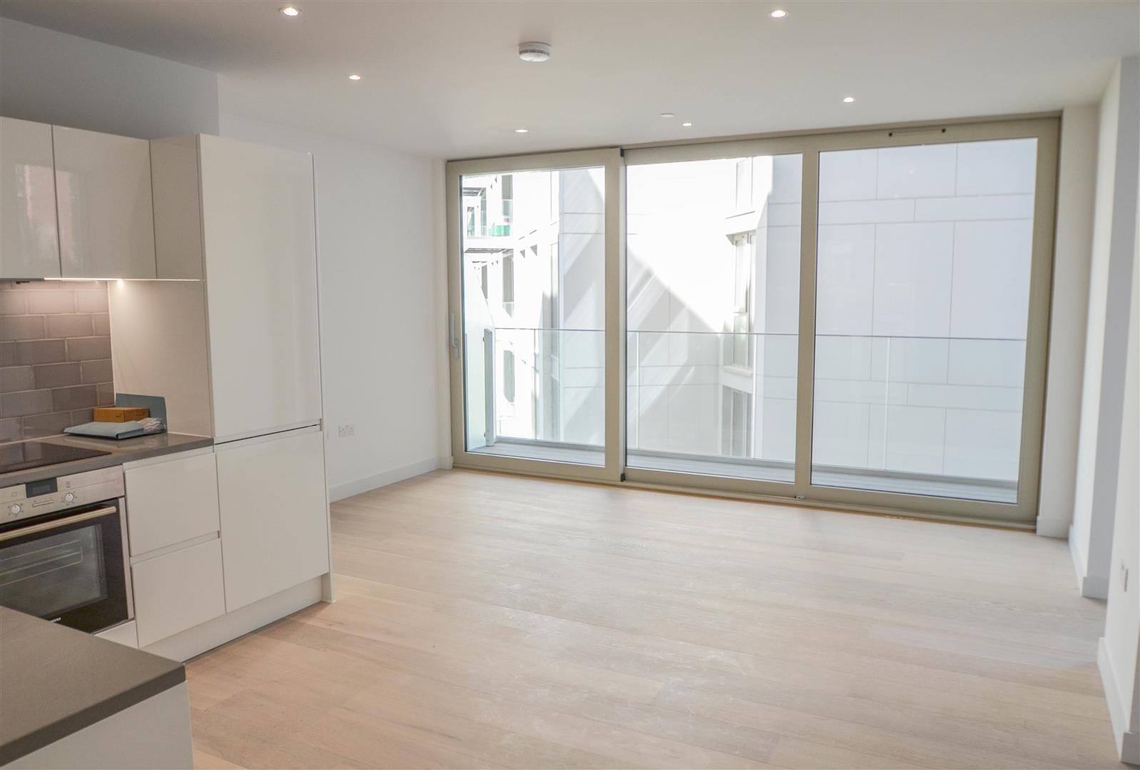 Flat to rent Riverside Walk, Greater London | rentaroof