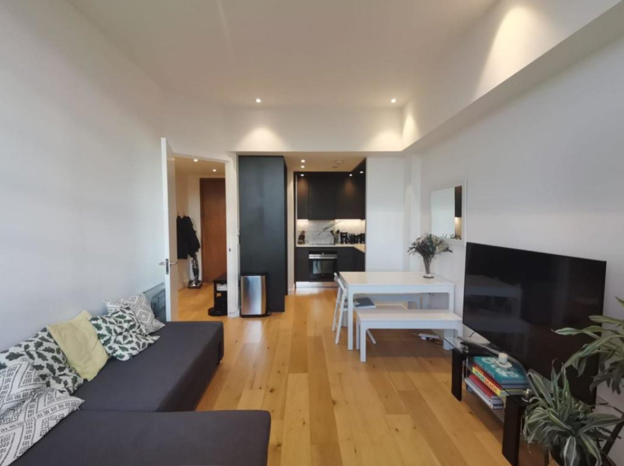 Flat to rent Esther Anne Place, Greater London | rentaroof