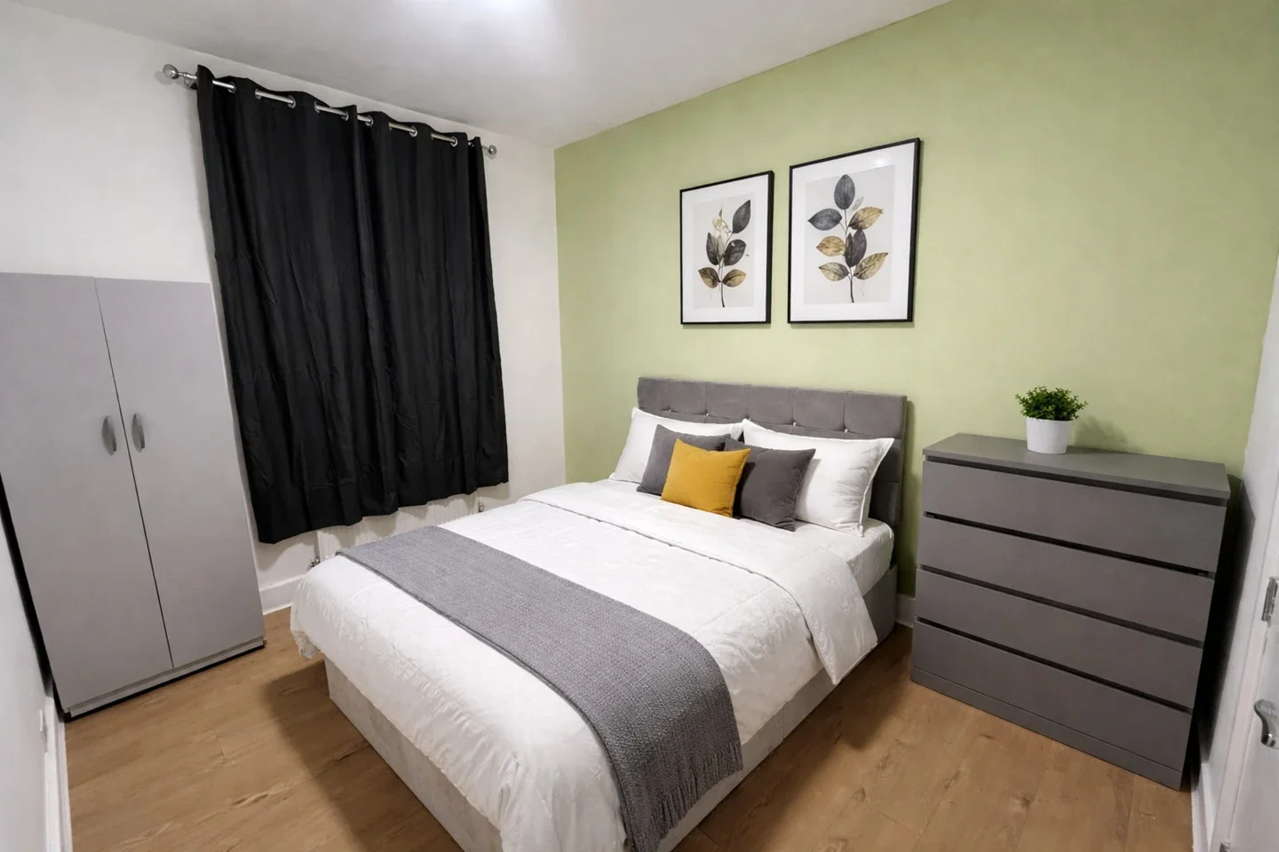 House to rent Hollydale Road, Greater London | rentaroof