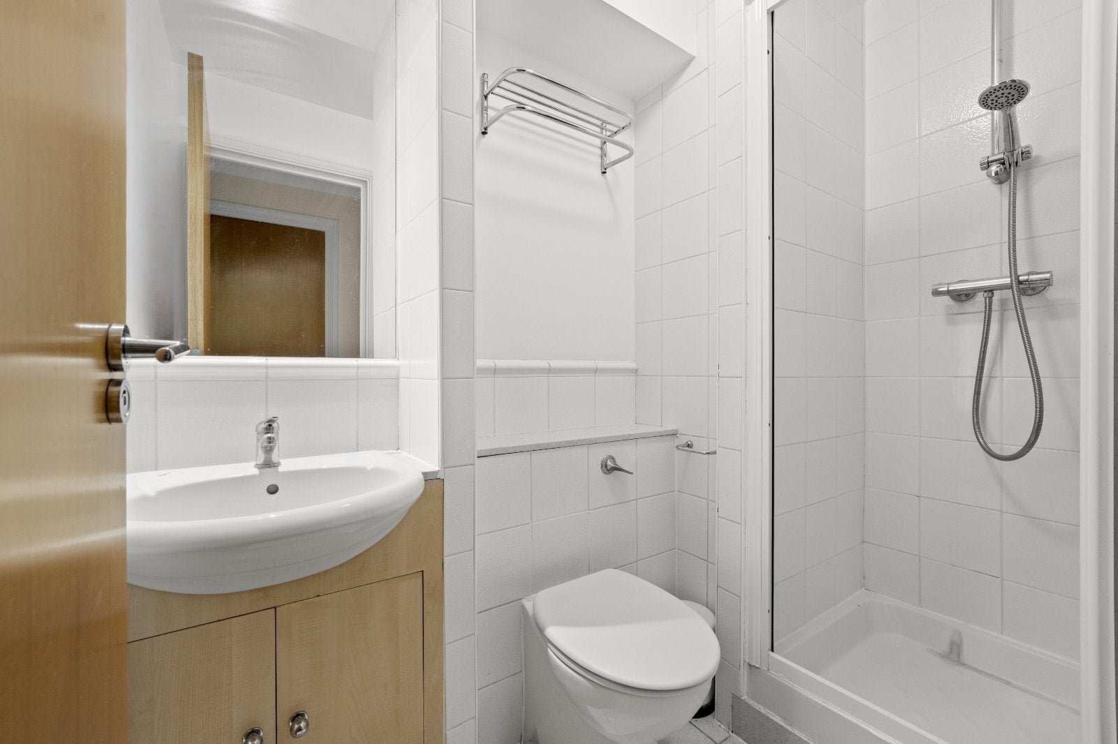 Flat to rent Belvedere Road, Greater London | rentaroof