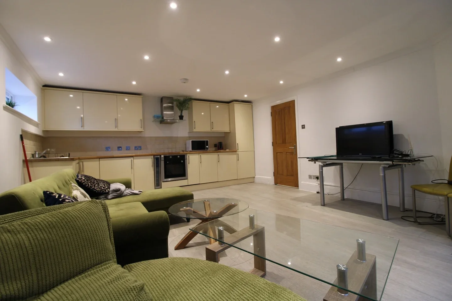 Flat to rent Lavender Hill, Greater London | rentaroof