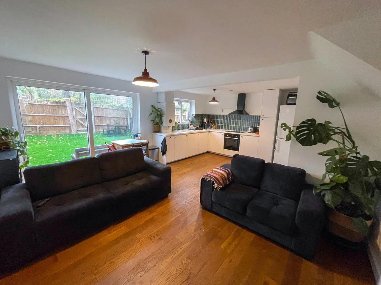 House to rent Holland Drive, Greater London | rentaroof