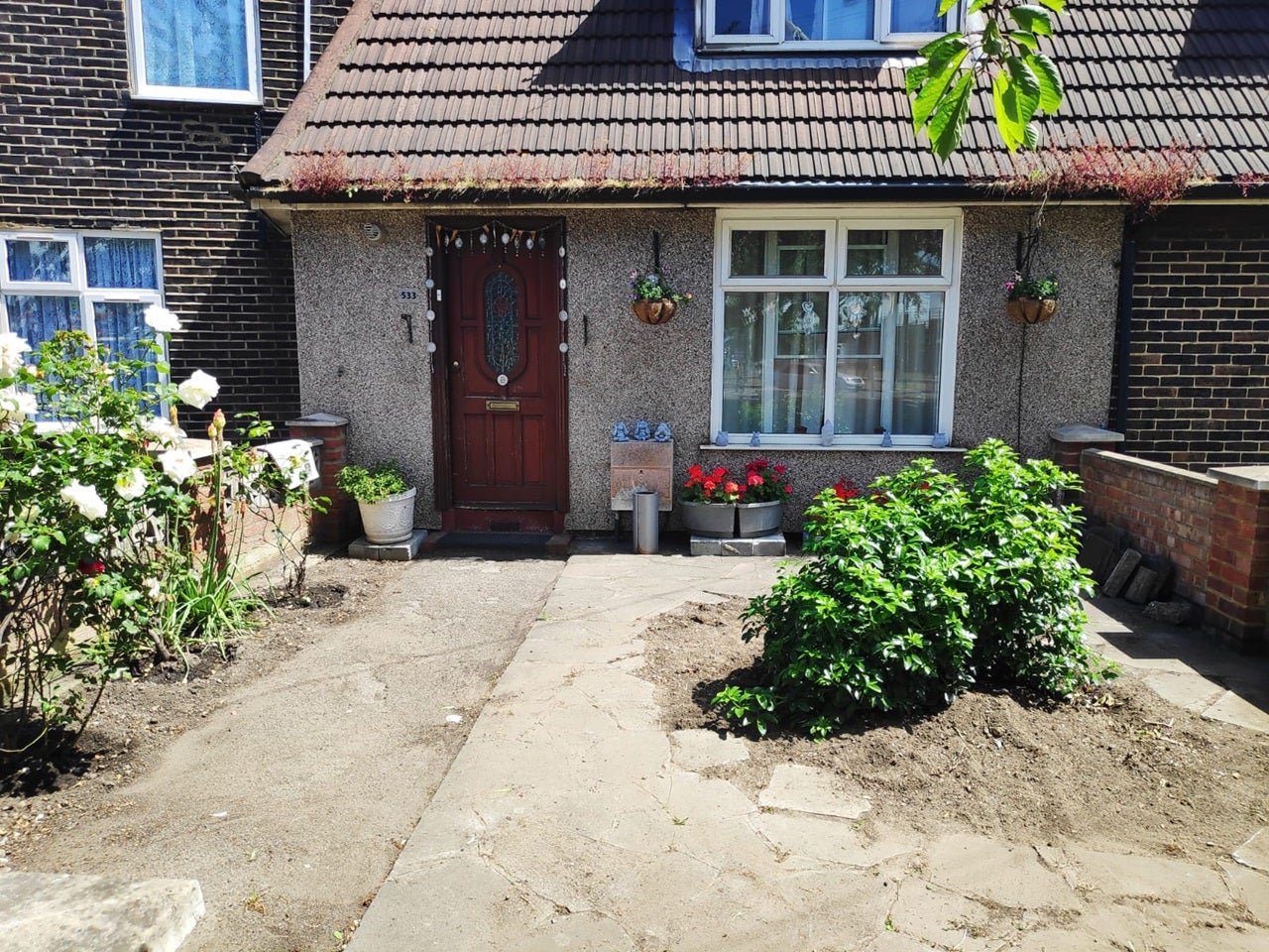 Flat to rent Lodge Avenue, Greater London | rentaroof