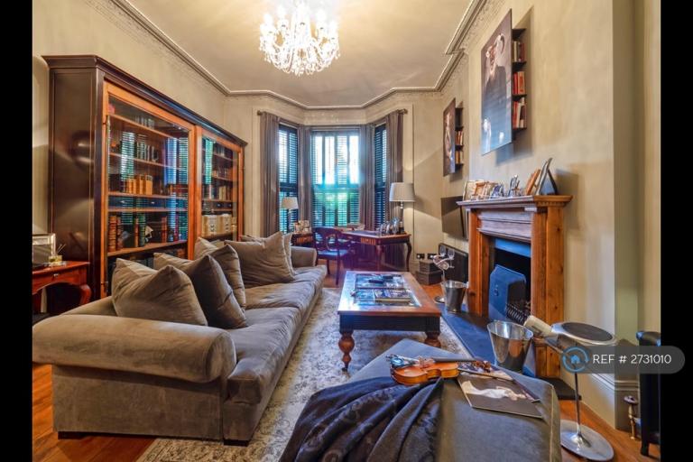 Flat to rent Elsham Road, Greater London | rentaroof