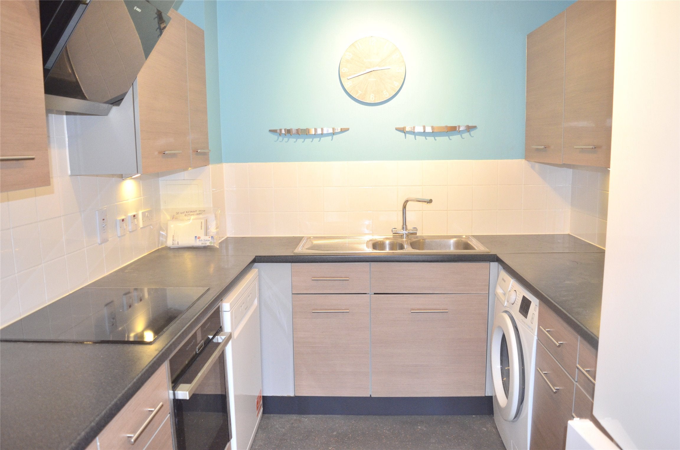 Flat to rent Brighton Road, Greater London | rentaroof