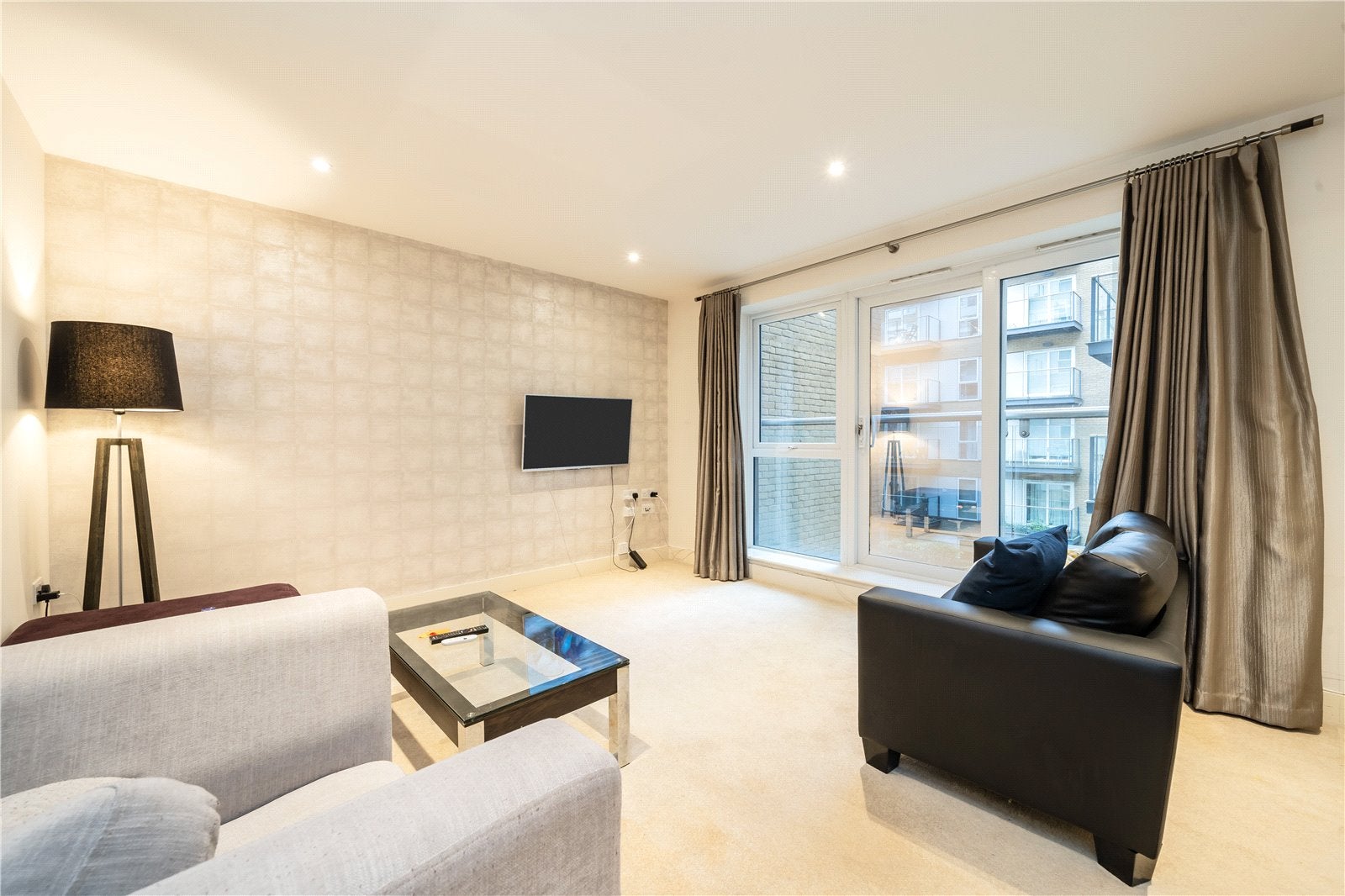 Flat to rent Ashfield Road, Greater London | rentaroof