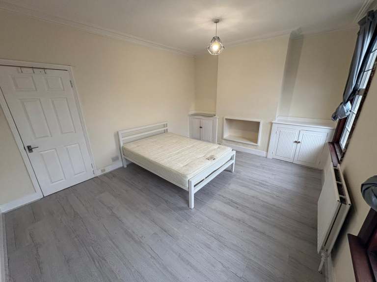 House to rent St. Paul's Road, Greater London | rentaroof
