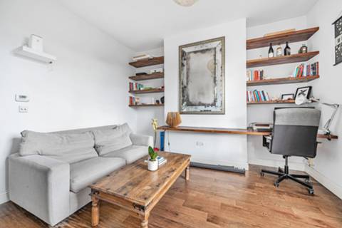 Flat to rent Hungerford Road, Greater London | rentaroof