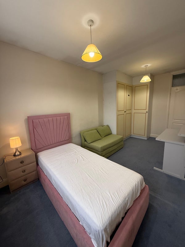 Room to rent Rushout Avenue, Greater London | rentaroof