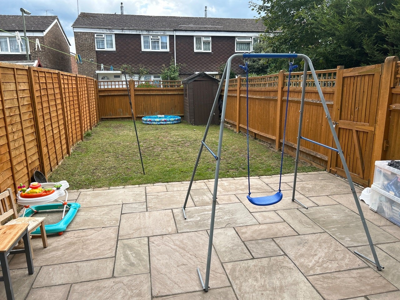 Flat to rent Brookfield, Woking | rentaroof