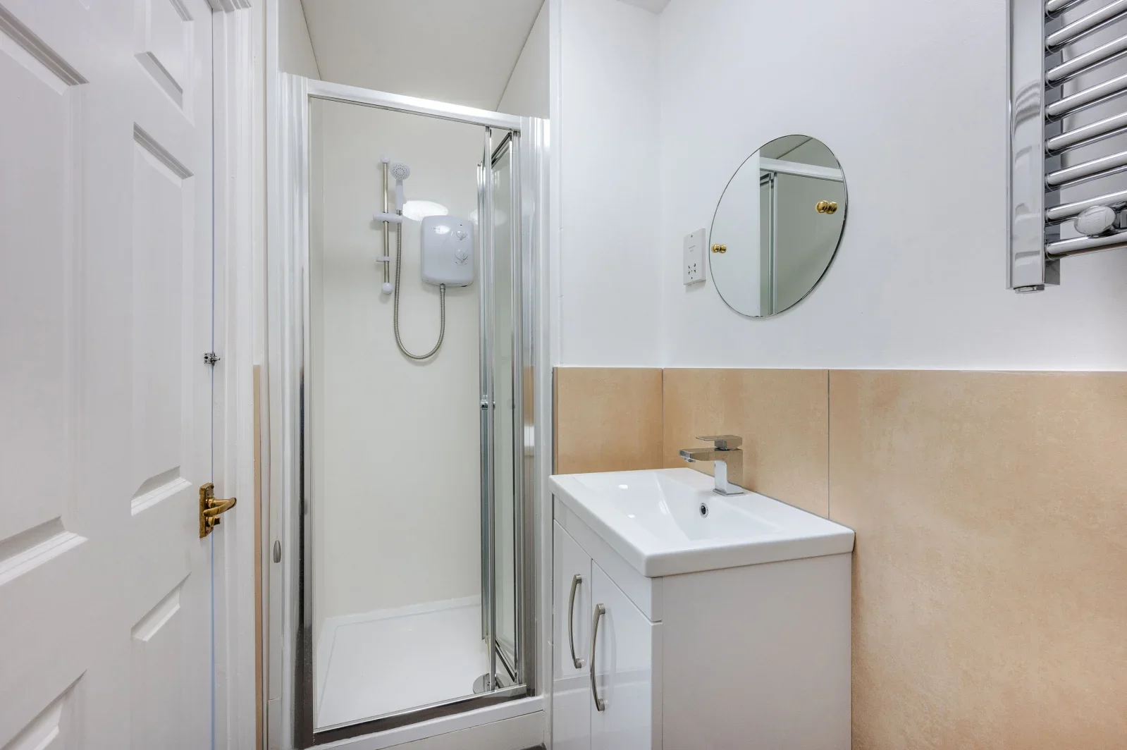 Flat to rent Langbourne Place, Greater London | rentaroof
