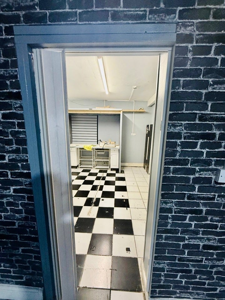 Flat to rent Gants Hill Roundabout, Greater London | rentaroof