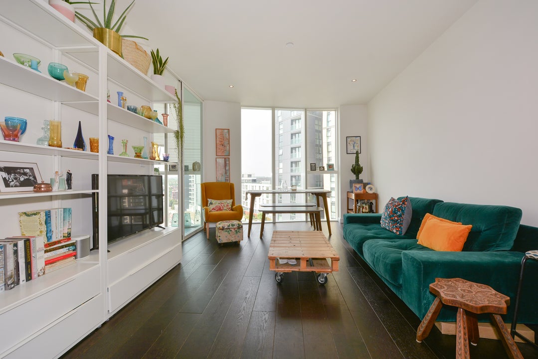 Flat to rent Wyvil Road, Greater London | rentaroof