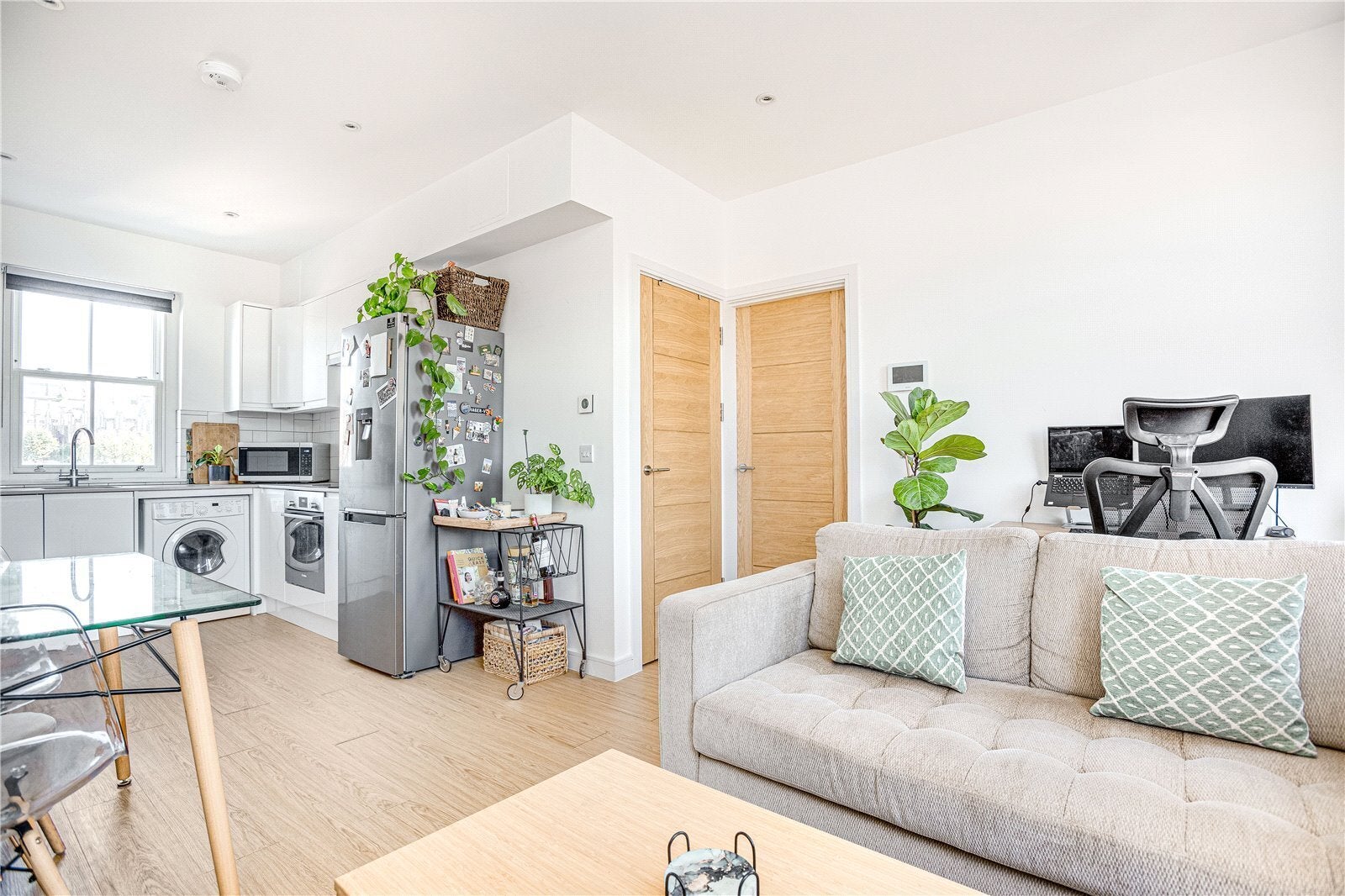 Flat to rent Northcote Road, Greater London | rentaroof