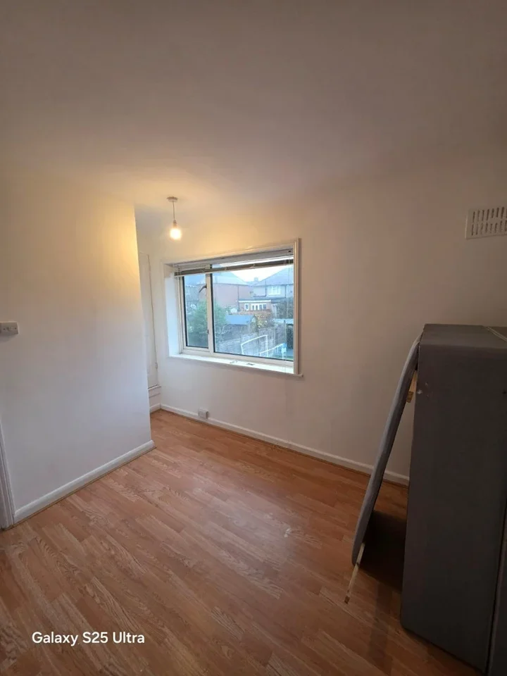 Flat to rent Thursley Road, Greater London | rentaroof