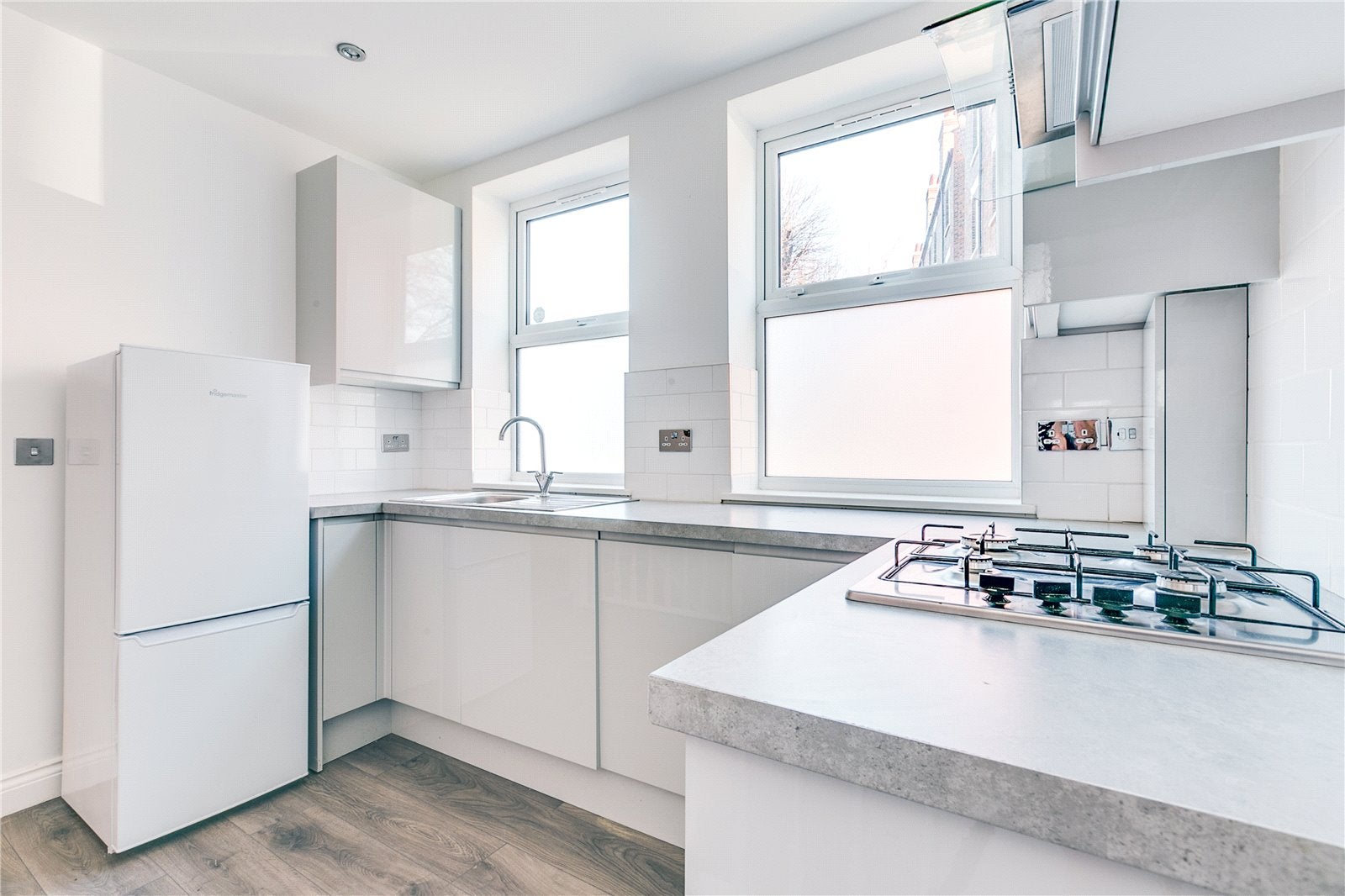 Flat to rent Acton Lane, Greater London | rentaroof