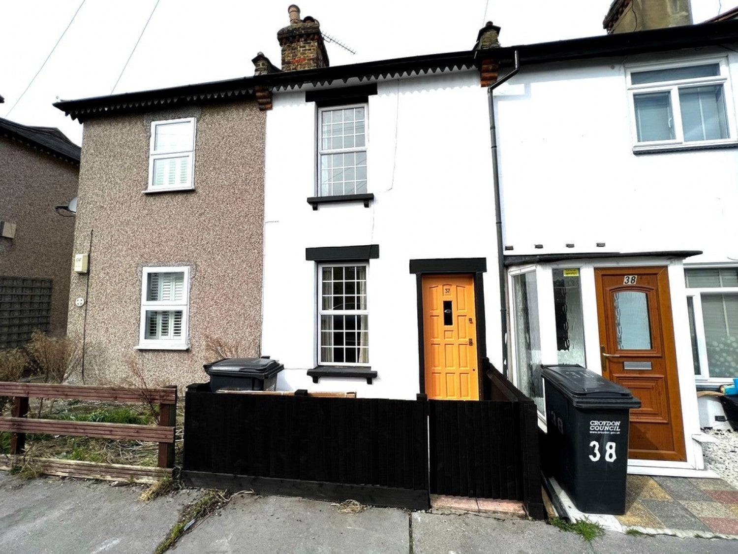 Flat to rent Warren Road, Greater London | rentaroof