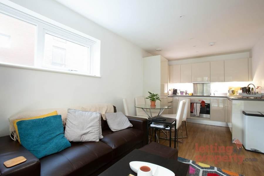 Flat to rent Howard Road, Greater London | rentaroof