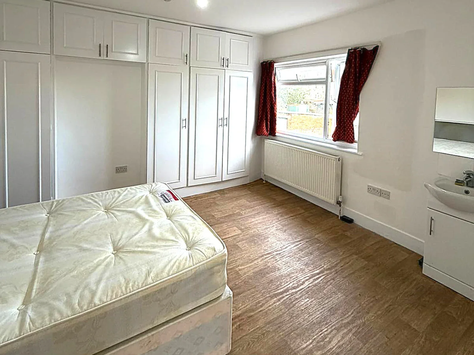 Room to rent Dallas Road, Greater London | rentaroof
